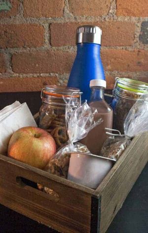 20 One-Handed Snack Ideas for New Parents