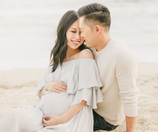 32 Amazing Maternity Beach Photo Ideas and Tips